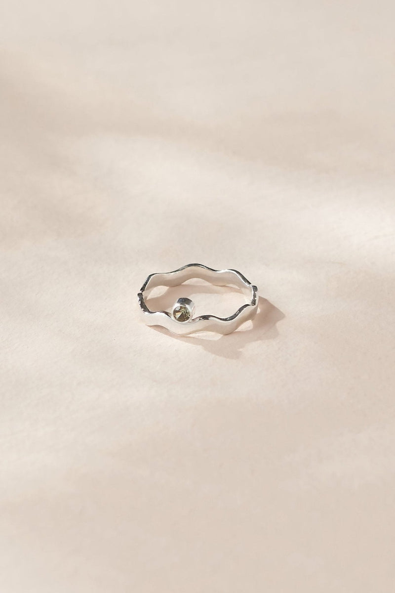 Green Sapphire Squiggle Ring – by ren